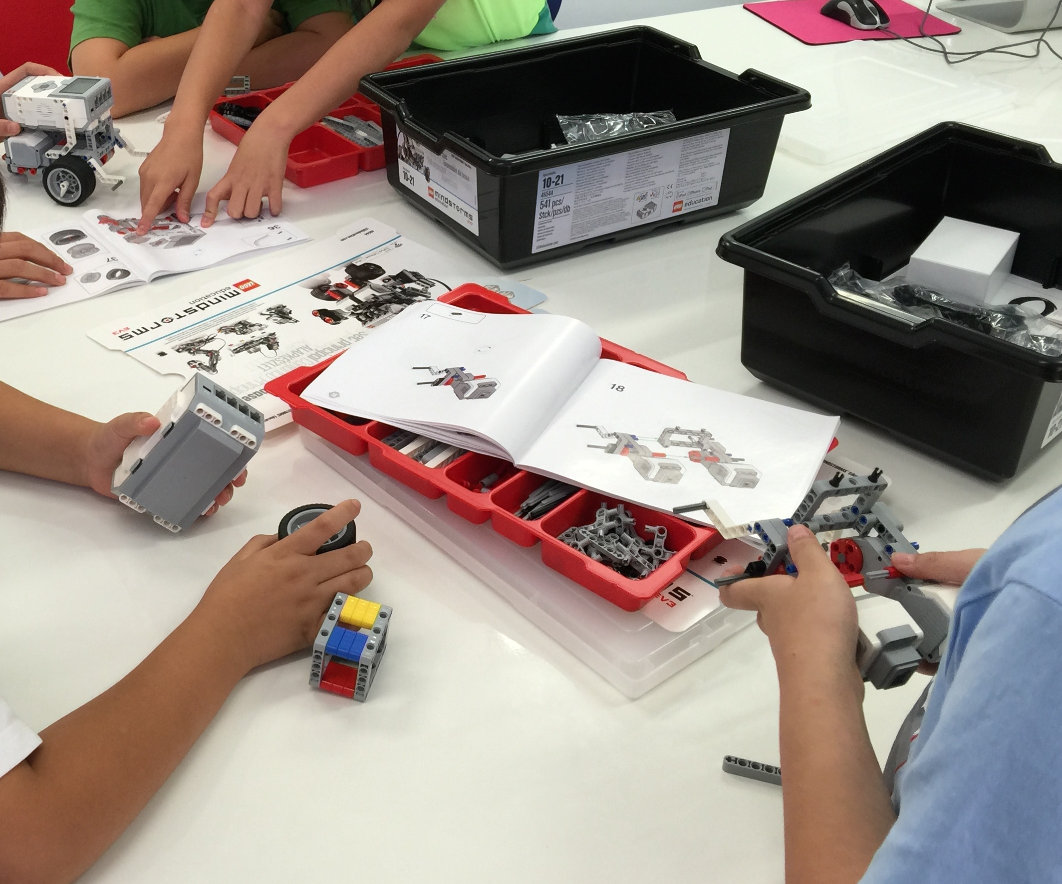 Lego Robotics Workshop photos – ALTIUS EDUCATION
